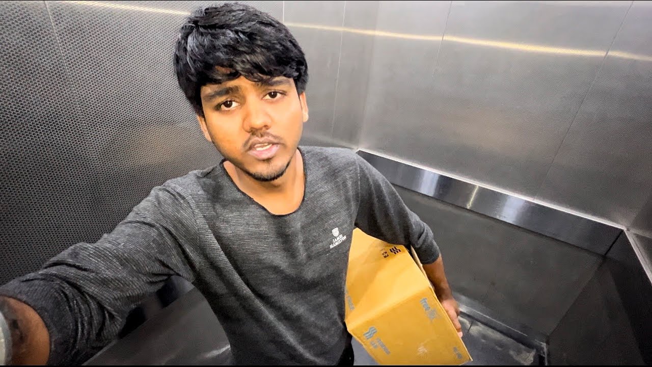 Itna Bada Box Me Kya De Dyea 😳 - YouTube