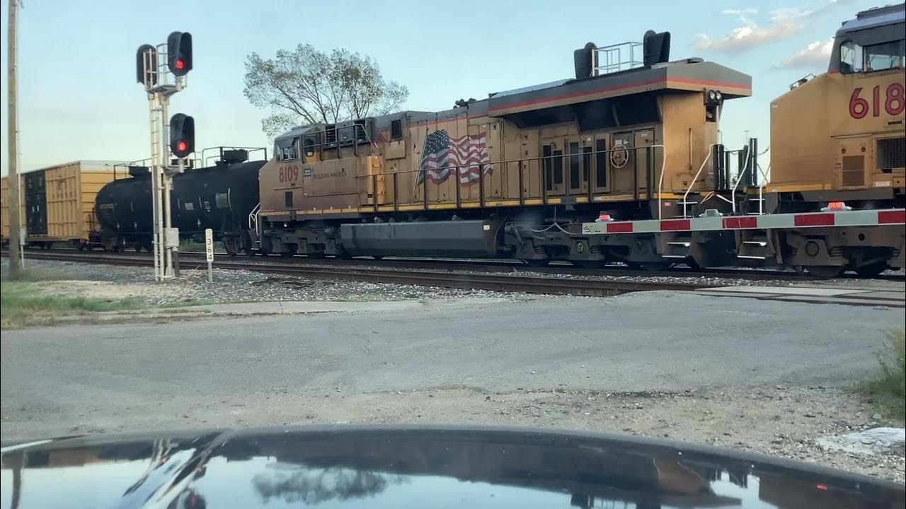 UP 5711 WB Brand New Paint Scheme Leads Manifest DPU Houston,Tx - YouTube