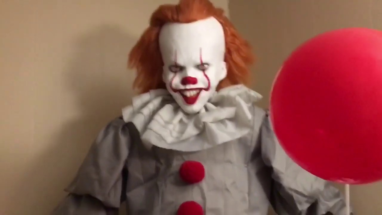 Spirit Halloween Animated Life-Size Pennywise (Review) - YouTube