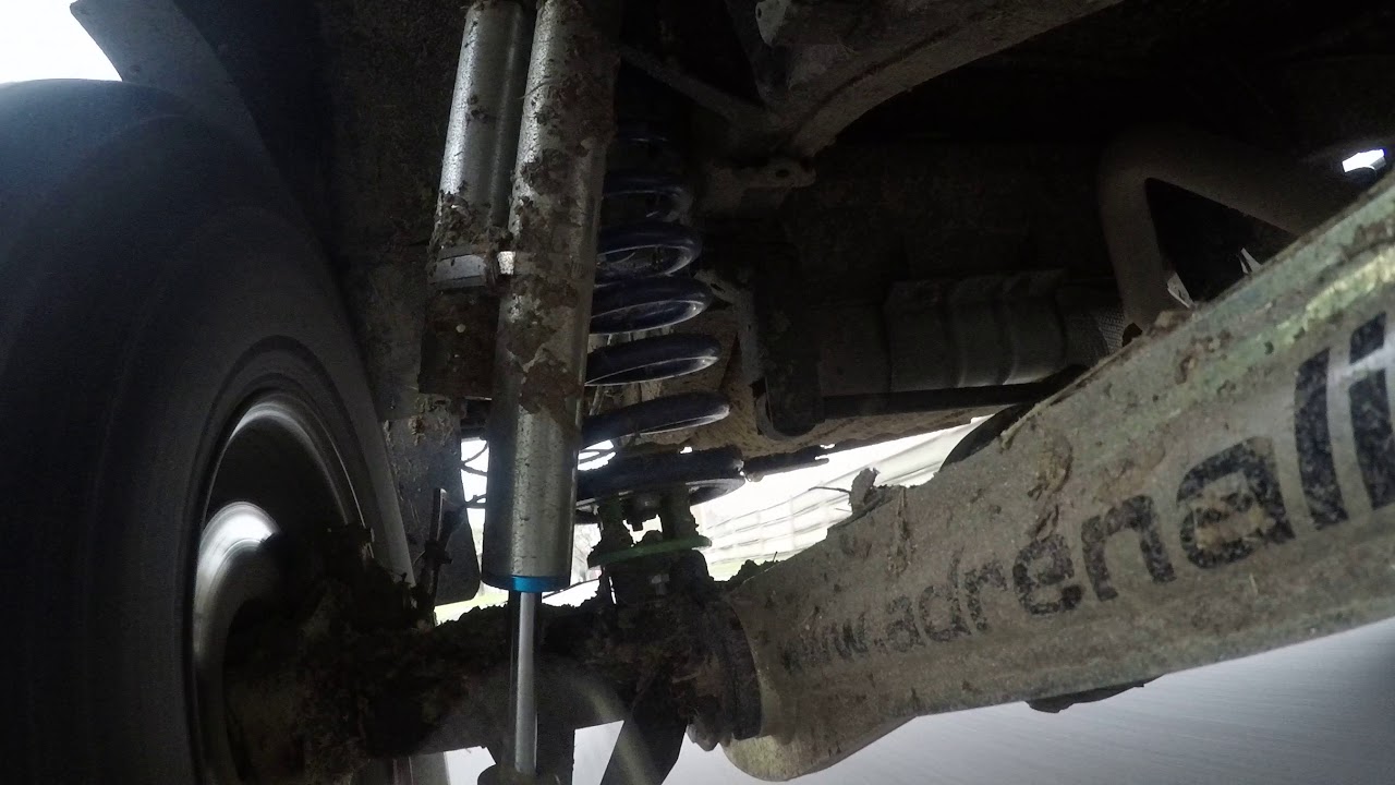Land Rover Discovery 2 rear shock test - YouTube