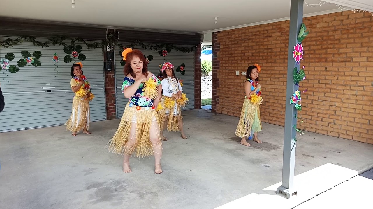 Pearly Shells and Tiny Bubbles learn how to Dance Hawaiian - YouTube