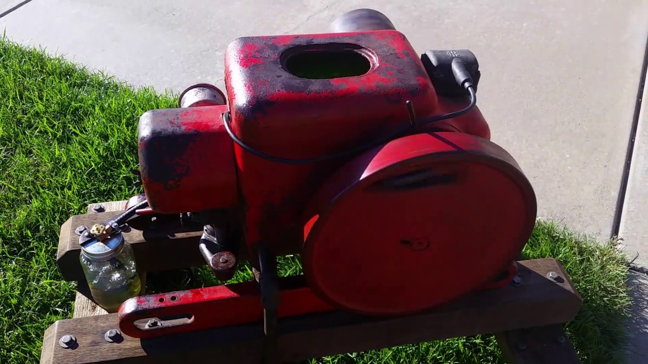 1944 International Harvester LB engine running - YouTube
