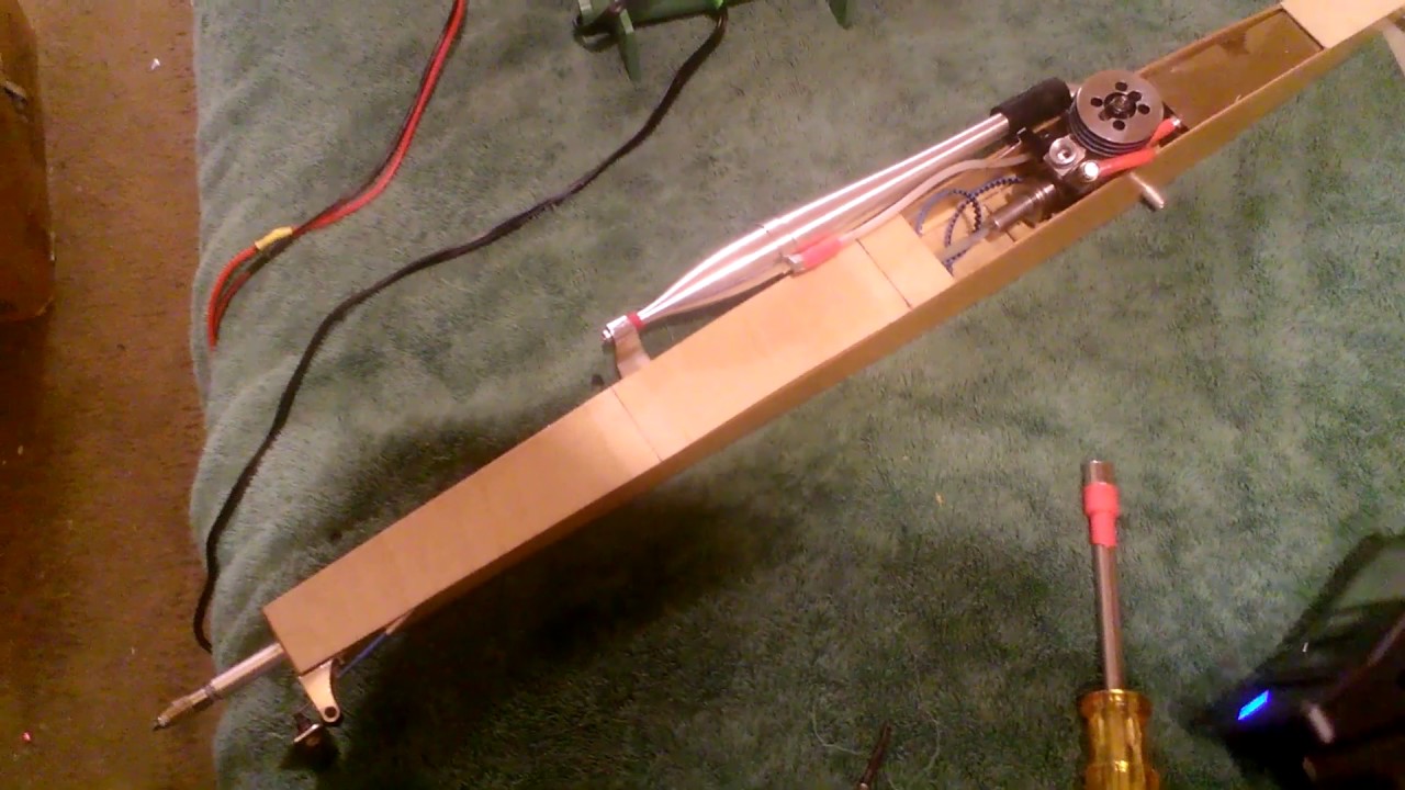 SH-.07 RC Outrigger Hydroplane / Bench Test 38,680 rpm - YouTube