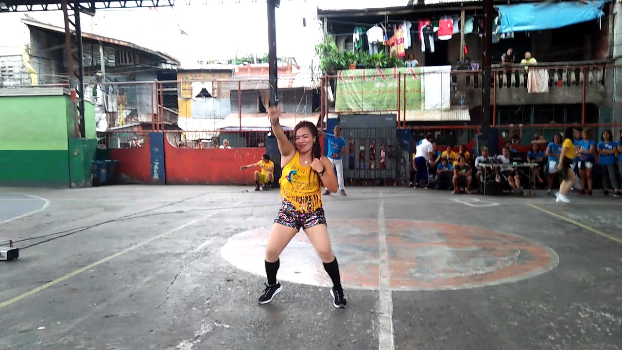 Dance showdown - YouTube