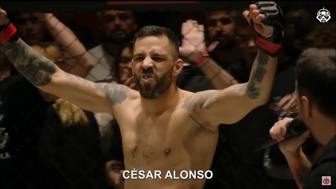 2 FIGHTERS VS 1 MMA GUY - Craziest fight ever! - YouTube