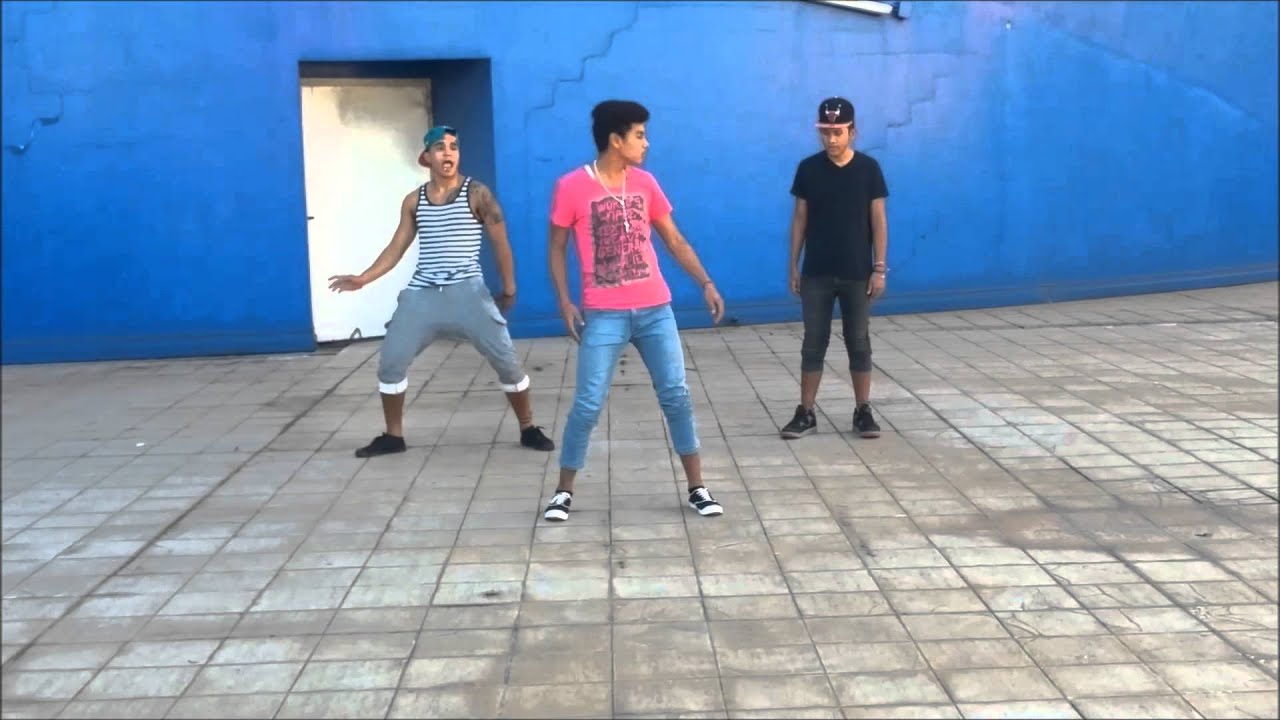 Ecuatorianos Bailando Dembow Domenicano - YouTube