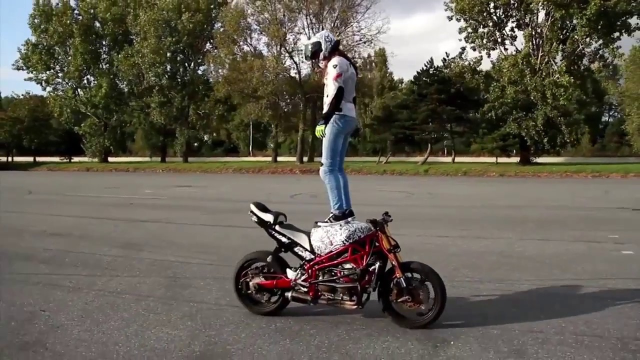 Crazy girl does motorcycle stunts - YouTube