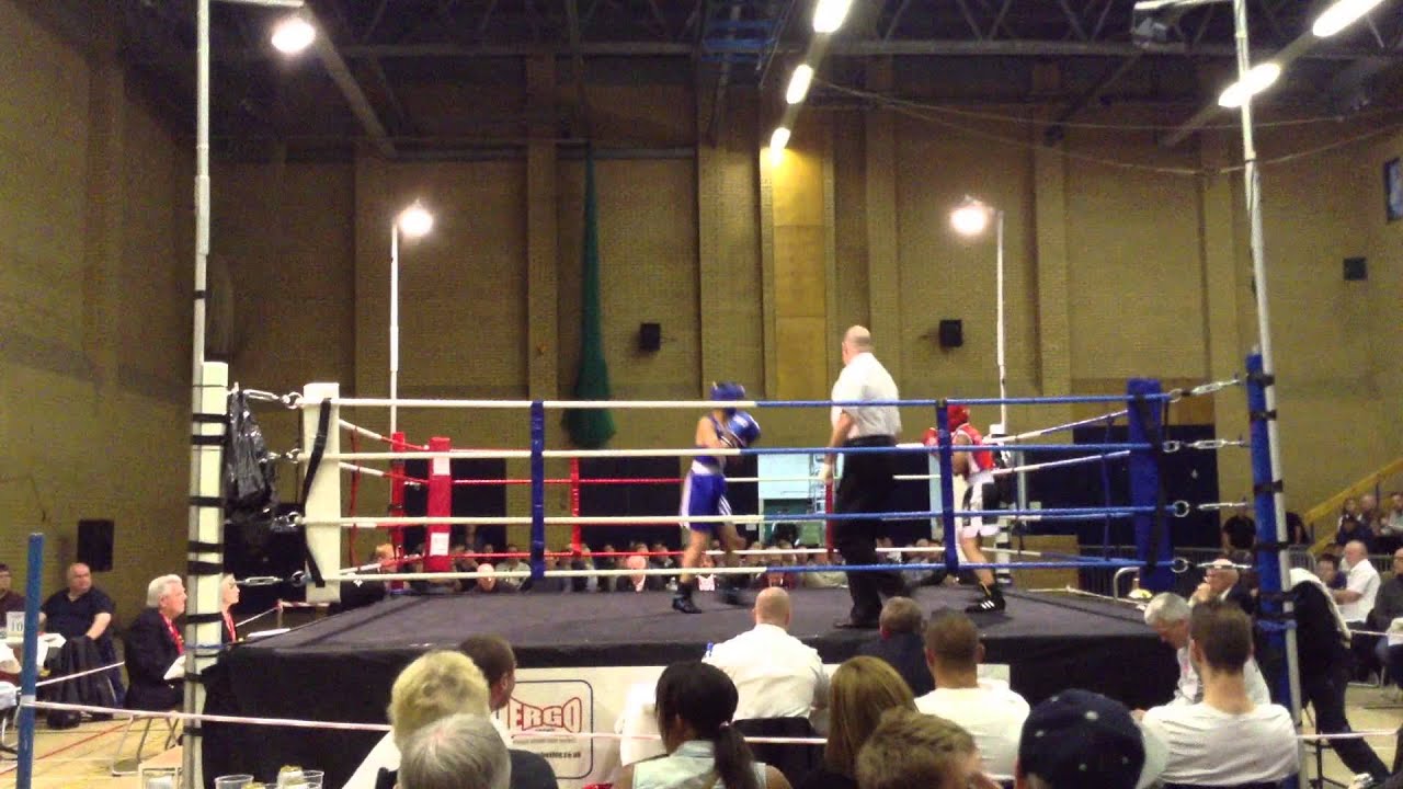 Waqas Rouf First Amateur Fight (White Rose Boxing Club) - YouTube
