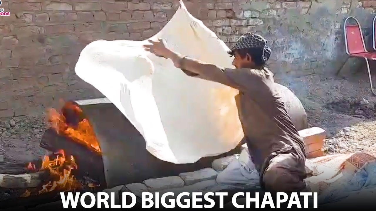 World's Largest Chapati Maker, Biggest Roti In Pakistan - YouTube