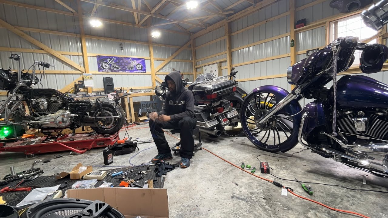 CUSTOM HARLEY BUILDS BY CHEVY - YouTube