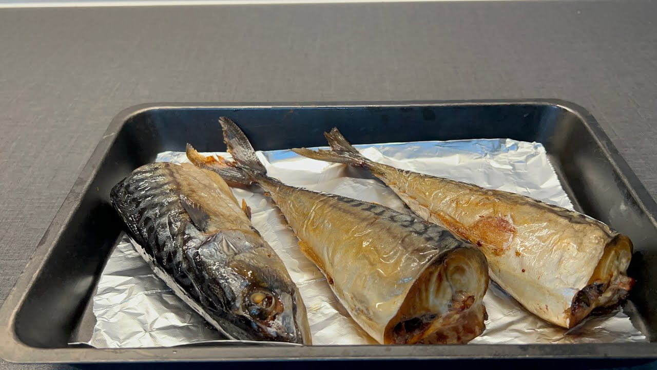 HOW TO GRILL/SMOKE MACKEREL/SALMON #ghanafood #bakedfish #grilledfish # ...