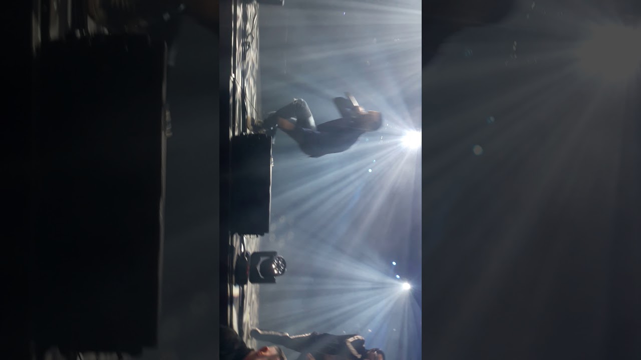 Concert lacrim à Dijon - YouTube
