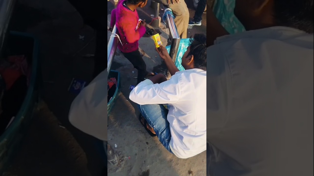 poor girl 😭😞😭😞 help plz comment me agar aaisa kahi dikhe to #bihari # ...