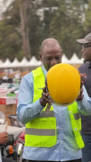 Ruto pulls up with a motorbike - YouTube