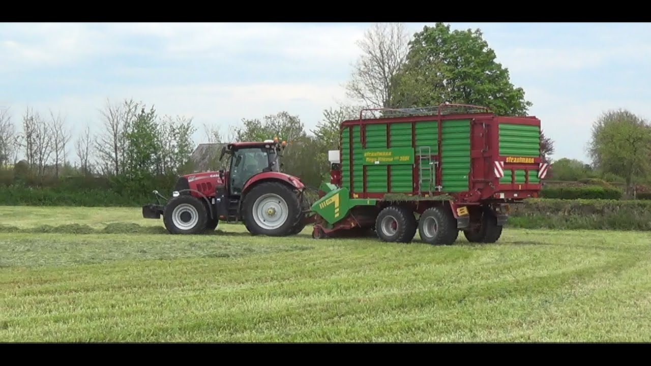 Silage rowing and carting, in Broad Chalke Wiltshire. - YouTube