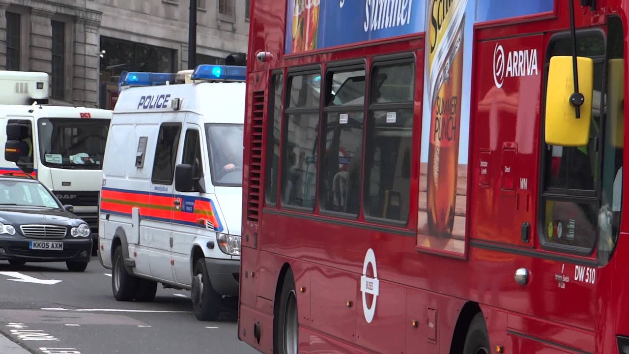 Metropolitan Police - Mercedes Sprinter CBRN Unit On An Emergency Call ...