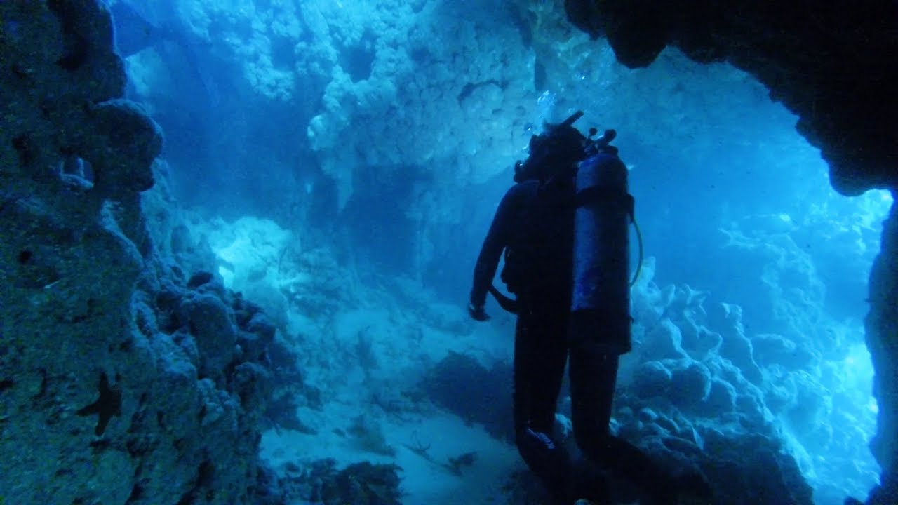 Point Peron - Exploring Point Peron's Underwater Caves - YouTube
