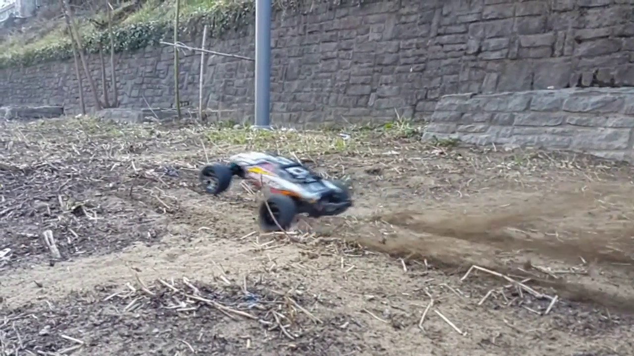 RC TRAXXAS RUSTLER Onchun_chun RUN - YouTube