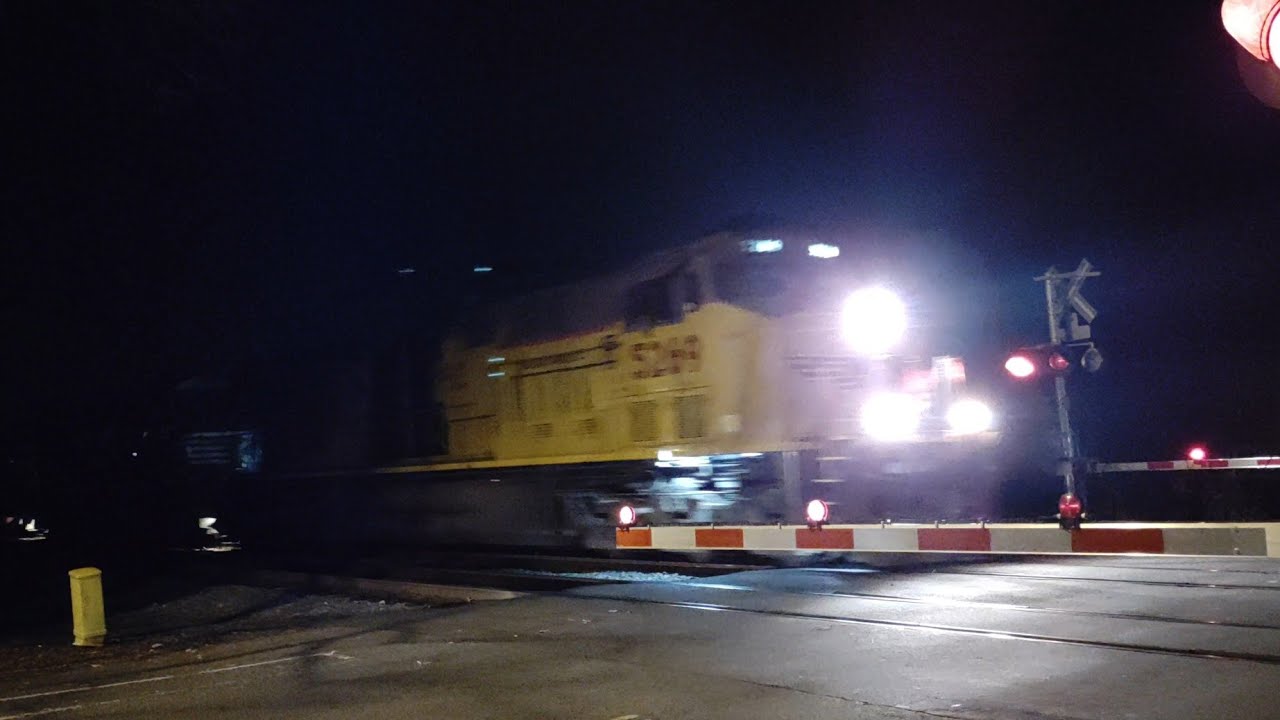 NS 24X with UP 5269 leading in Charlottesville Virginia - YouTube