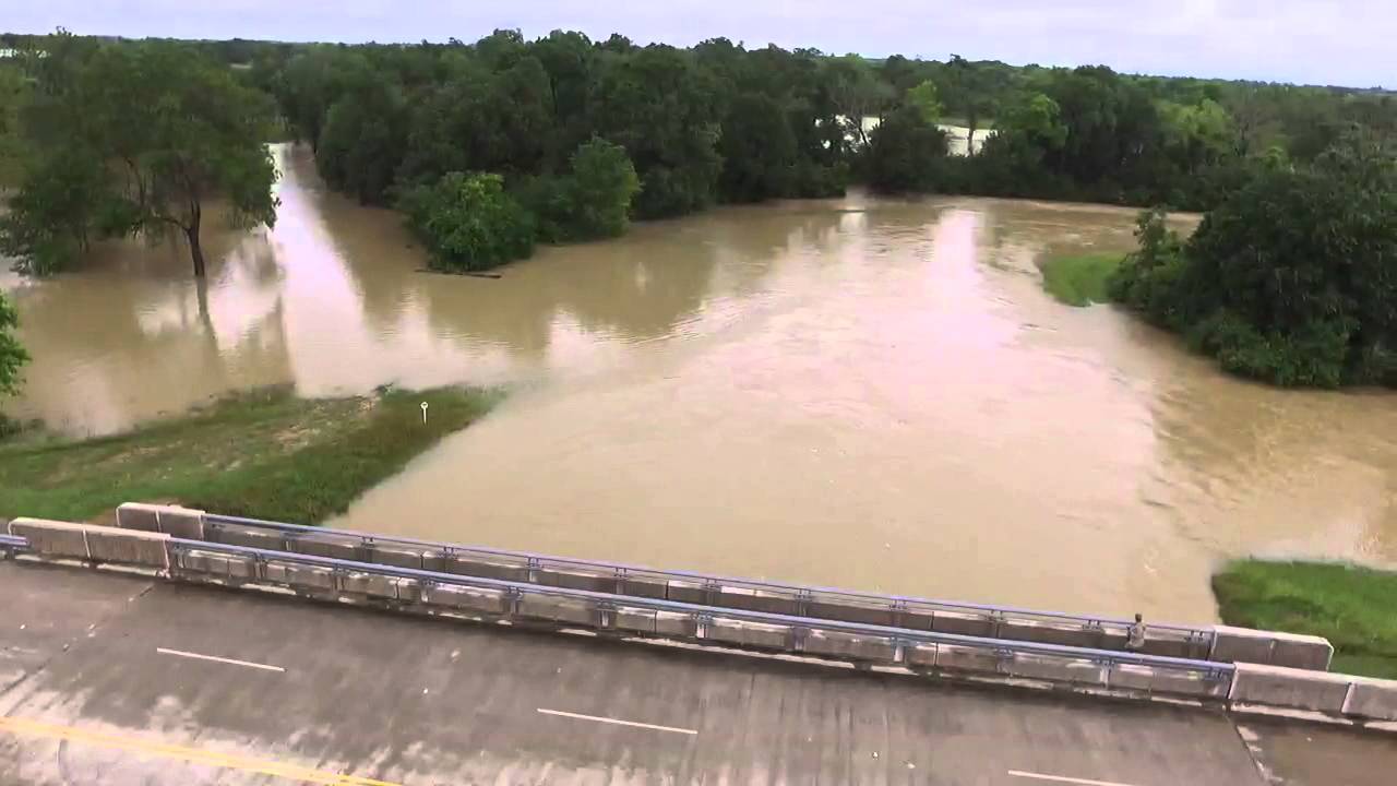 Kingsland at Pin Oak Flooding. Katy TX Flood of 2016 - YouTube