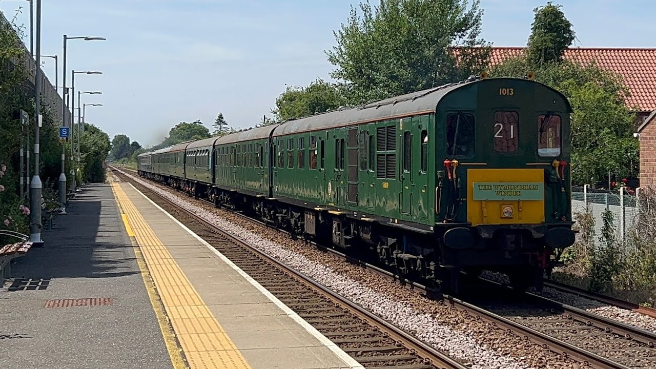 Hastings Diesel Limited Unit's 1013 & 1001 run 'The Wymondham Winder ...