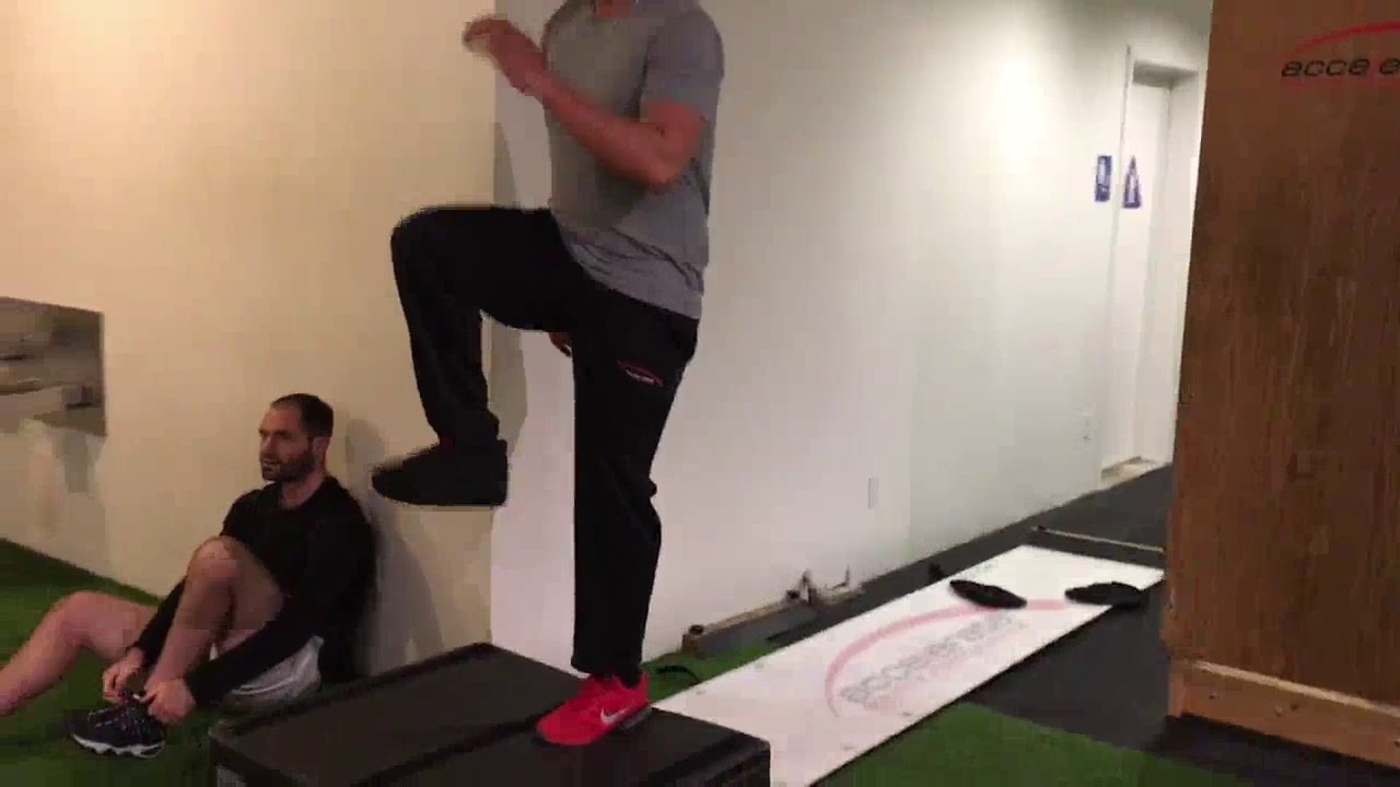 Bodyweight Slideboard Deficit Reverse Lunge - YouTube