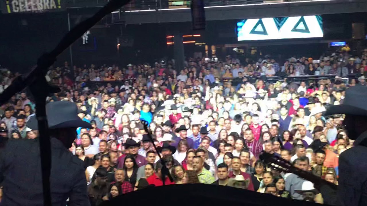 Estilo al Norte en Houston, Tx. Escapade 2001 en Vivo - YouTube