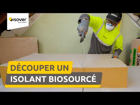 Découper un isolant en fibre de bois ? L'exemple avec Isonat Flex | La Minute Isolation Isover
