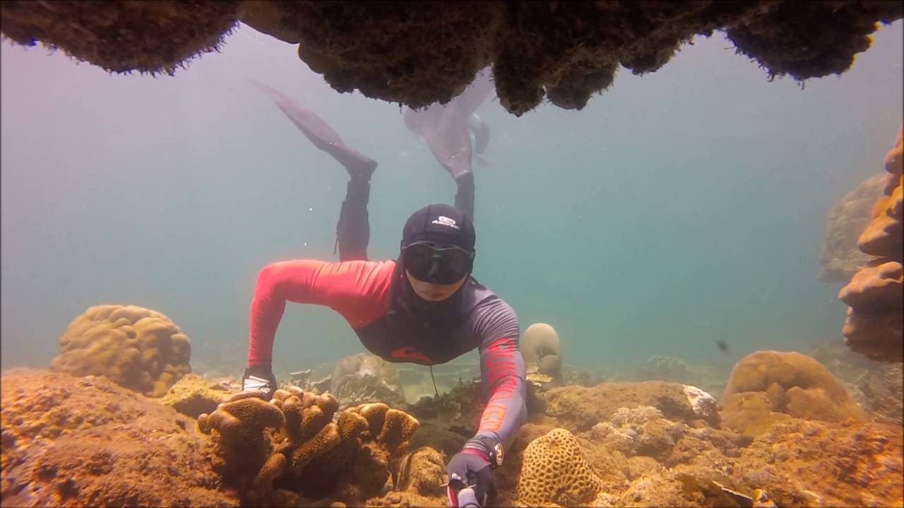Semi-static apnea dive at Pelong Rock, Freedive Brunei - YouTube