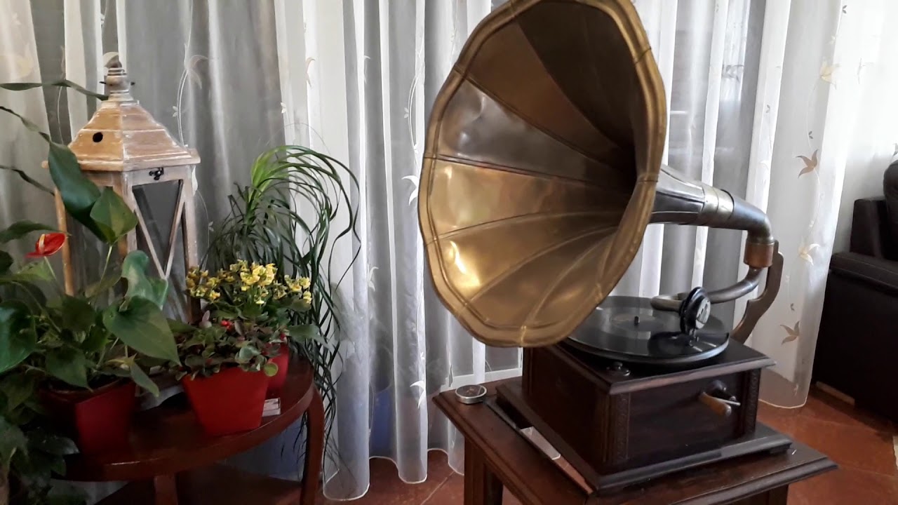 Stary patefon foxtrot Gęsiego gramofon patephone old - YouTube