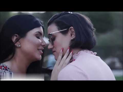 Lesbian Kissing 1002