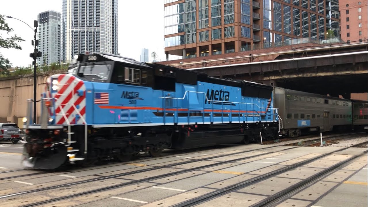 Railfanning N Clinton St Chicago ft. Metra F59's, SD70MAC's & AMTK 160 ...
