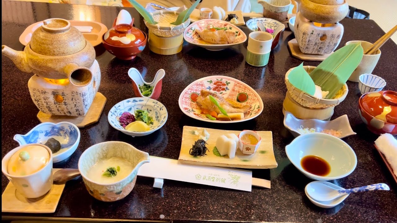 Eating at a $200 Japanese style private hot spring inn - YouTube