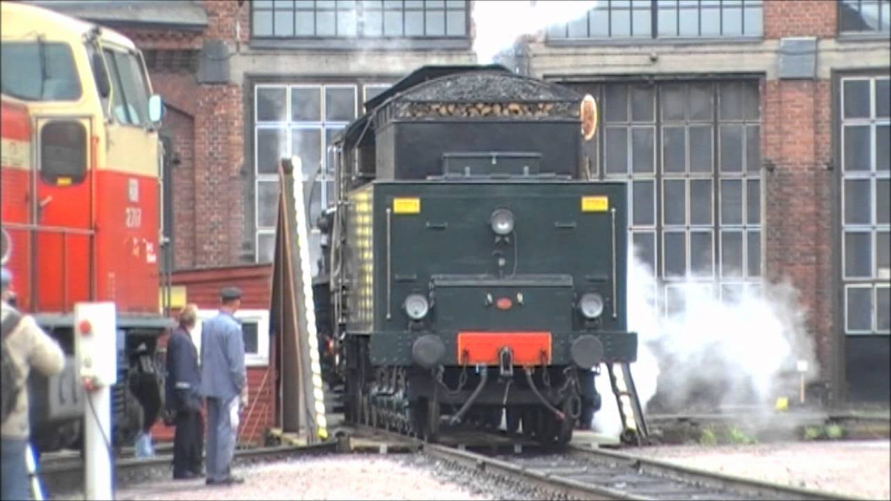 Finnish steam locomotive Hr1 1021 Ukko-Pekka in Riihimäki yard - YouTube