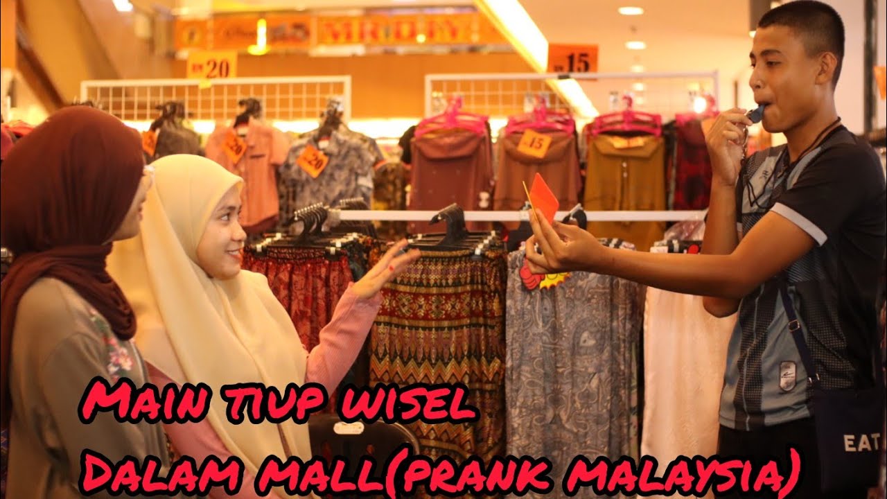 KACAU ORANG DALAM MALL!!Main Tiup Wisel Dalam Mall(Prank Malaysia ...