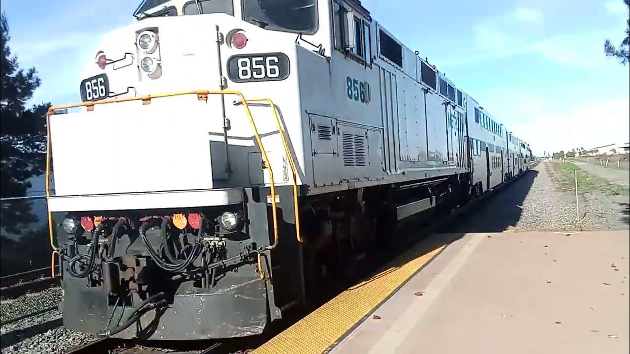 Metrolink 661 @ Irvine with SCAX 856 - YouTube