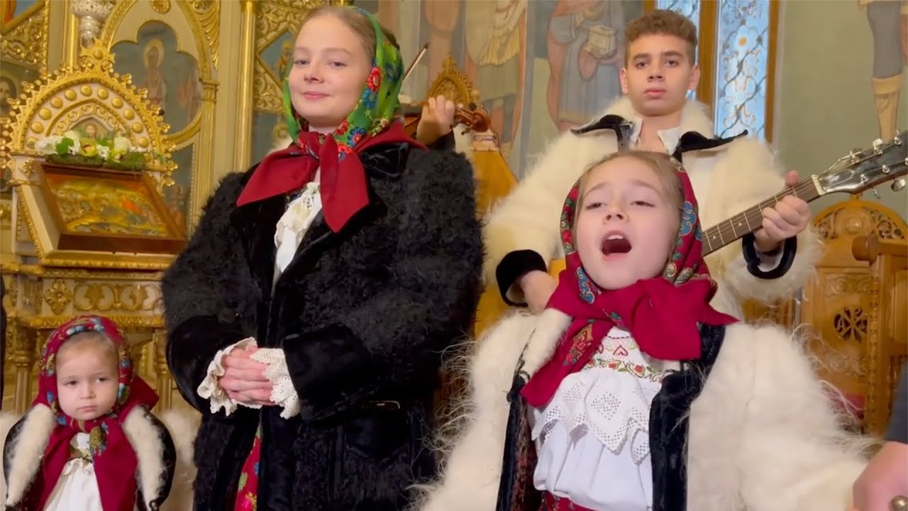 🎵 Cel mai frumos colind din Maramures de Crăciun! Colindătorii din ...