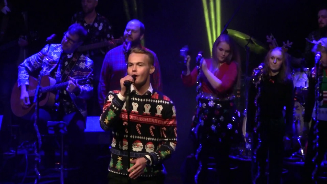 Torstein Snekvik synger Merry New York Christmas - YouTube