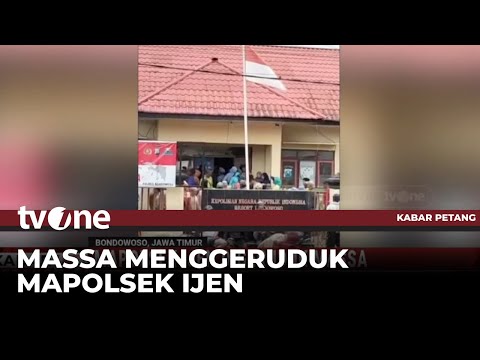 Detik-detik Kapolsek Ijen Dijemput Paksa Ratusan Warga Terekam Kamera Amatir | tvOne