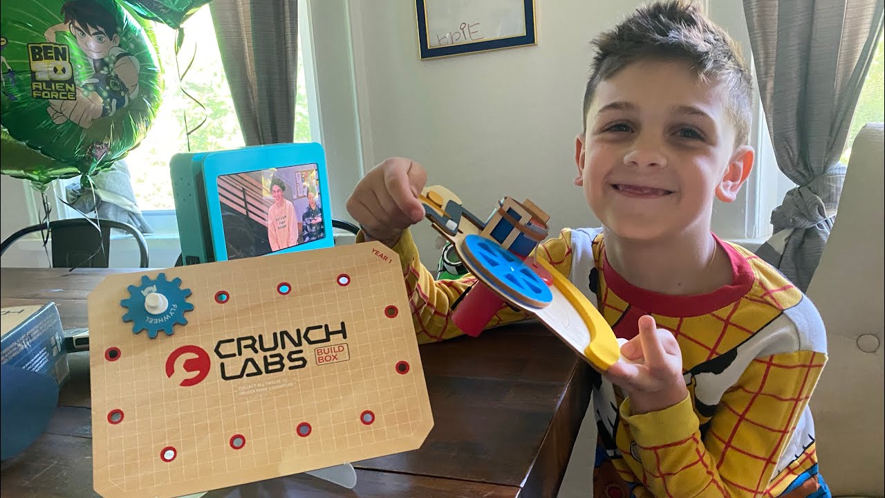 My first @CrunchLabs box!!! Disc Launcher - YouTube