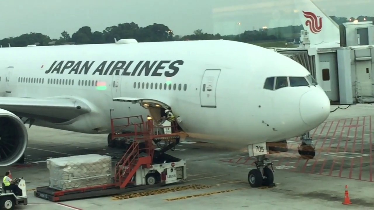 Japan Airlines Economy class flight JL712 on 777-200 - Singapore to ...