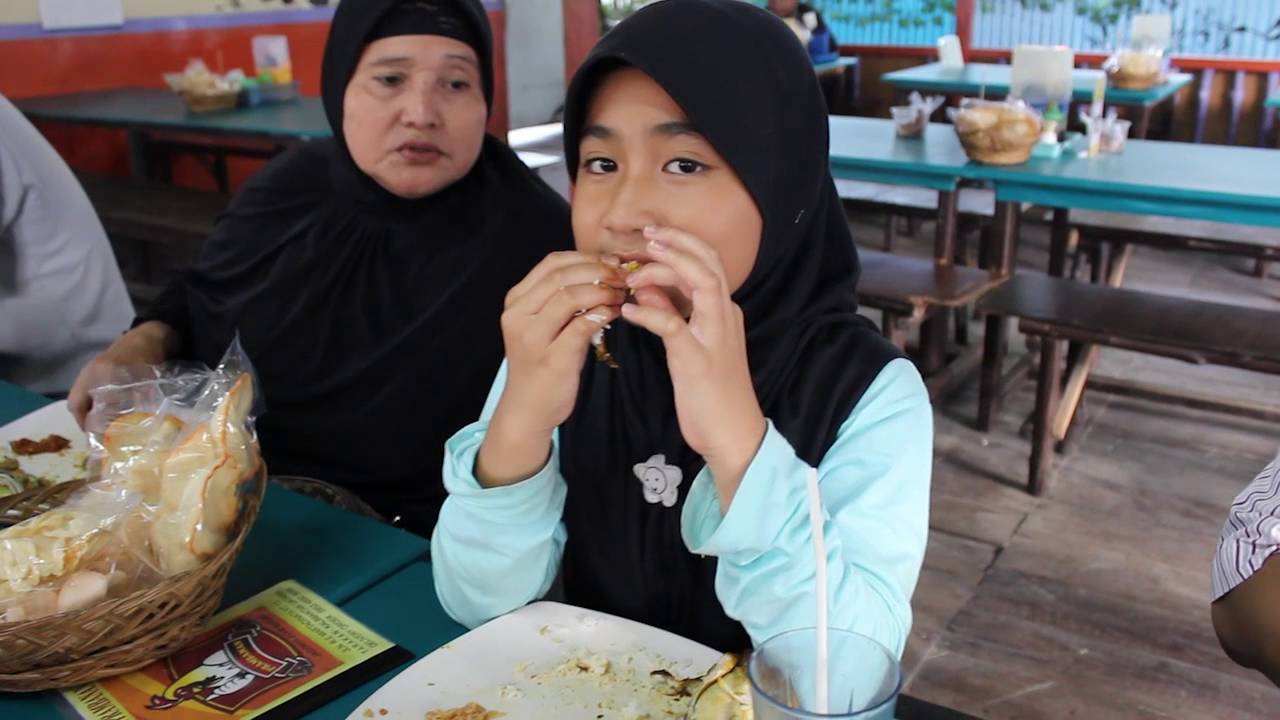 Jalan-Jalan Tarakan-Derawan di Kalimantan Utara (Family Holiday) - YouTube