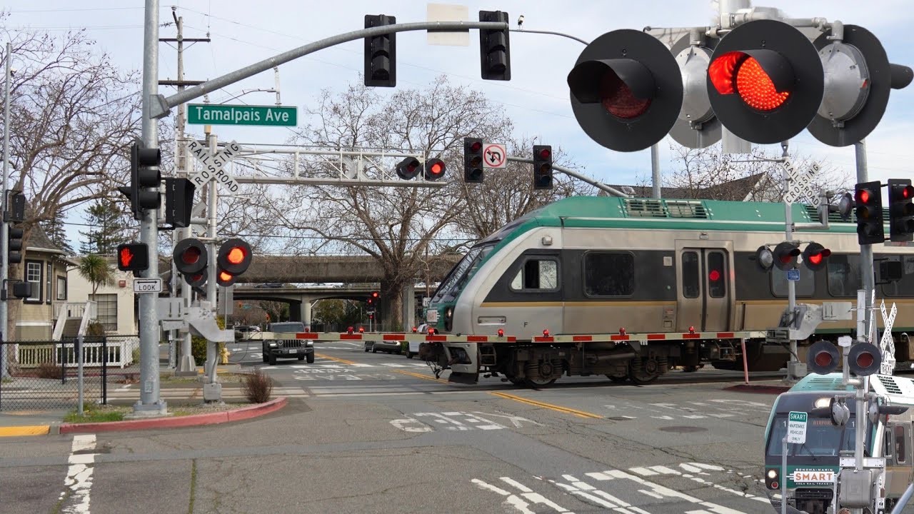 SMART 112 Commuter Train North | 5th Ave. Railroad Crossing *New 2 LED ...
