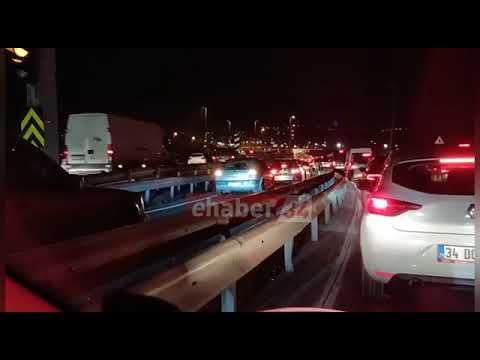 İstanbul Küçükçekmece'de sokağa çıkma kısıtlaması başladı. Yoğun trafikten bunalan sürücüler