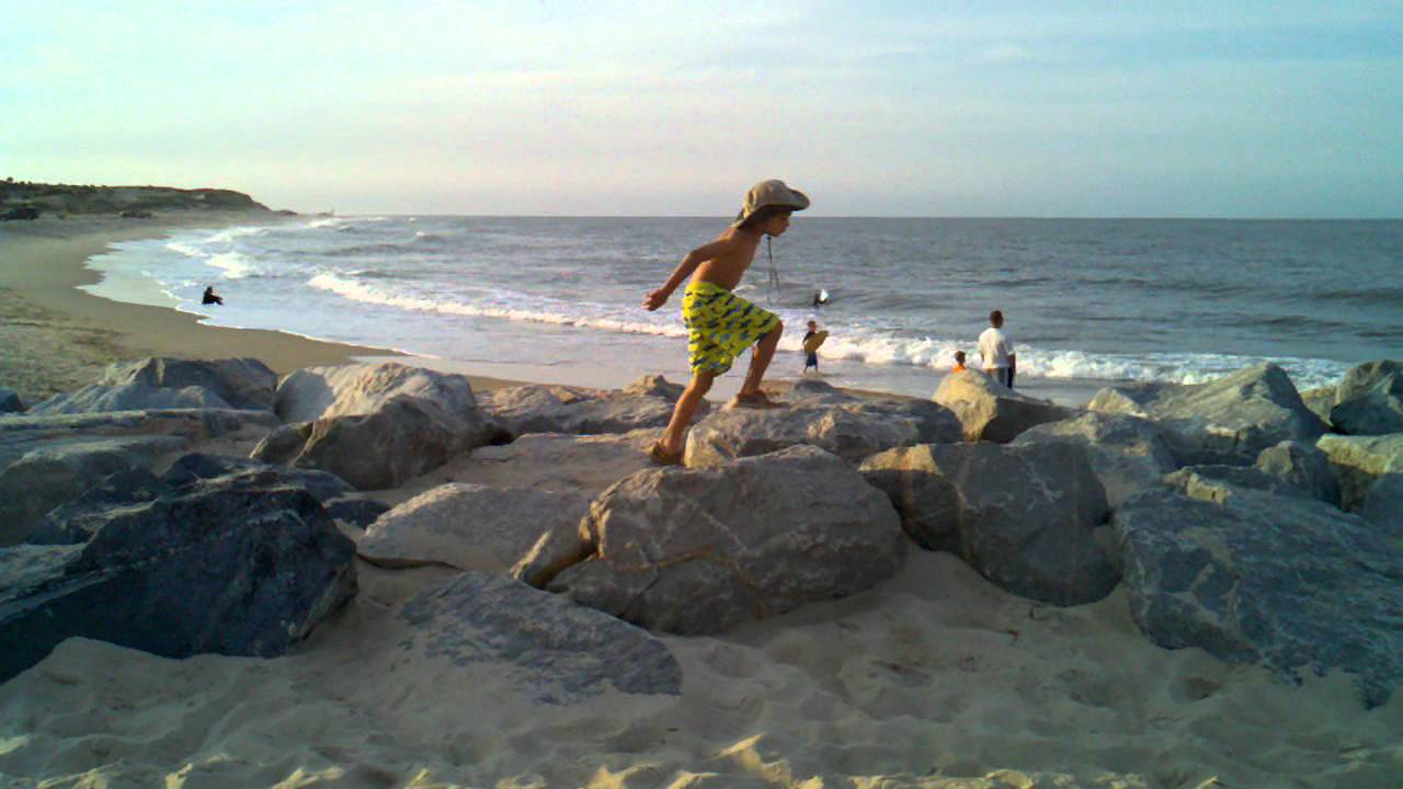 Rock hopping - YouTube