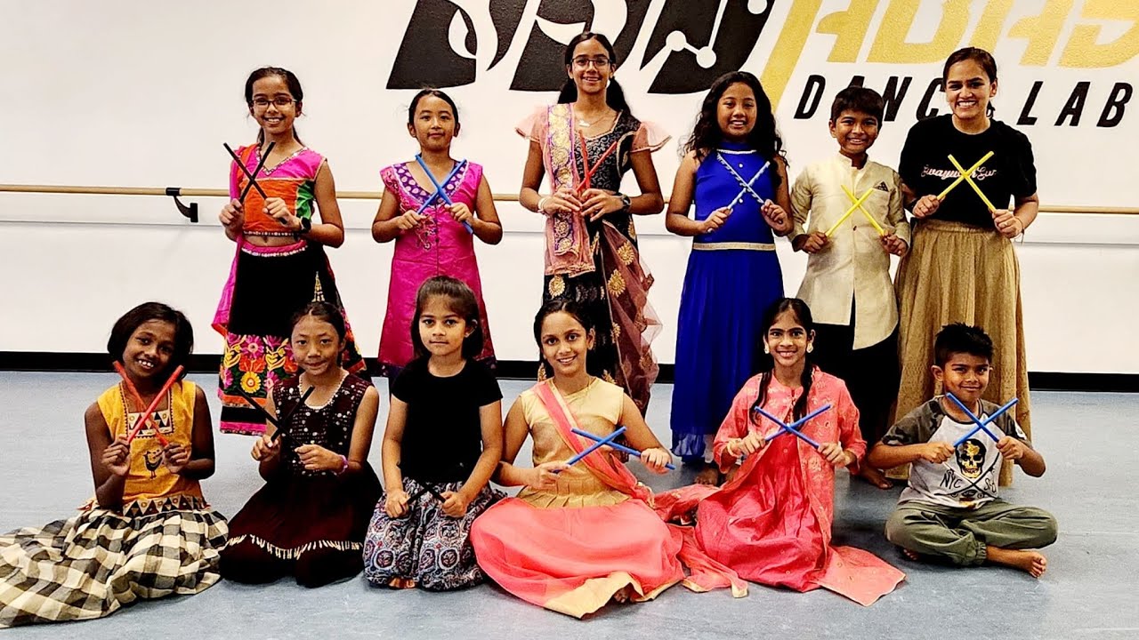 Nagada Sang Dhol | Garba Dandiya dance by kids - YouTube