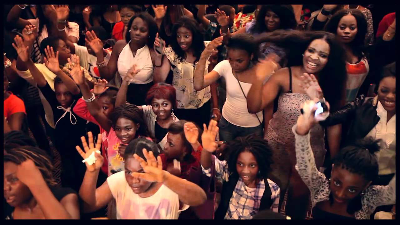 Scènes Coupées Au Concert de Moise Matuta - YouTube