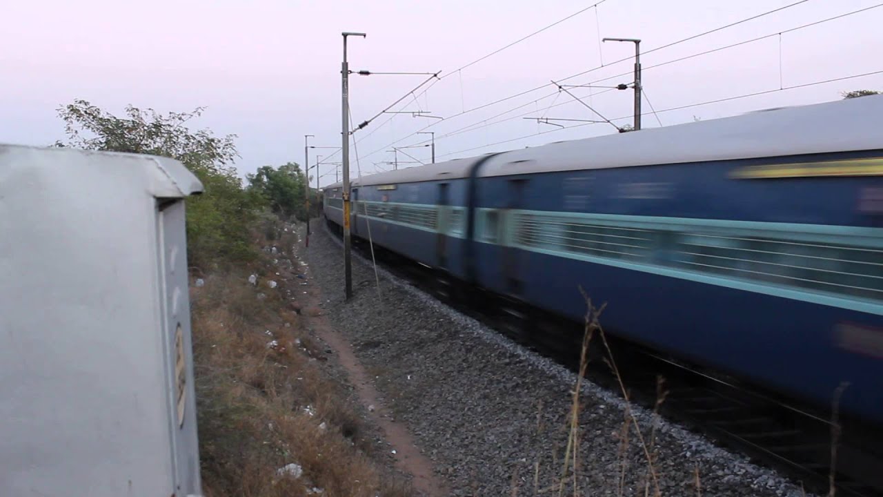 EMD GT46 PAC Power- Boiling Hot SAMBHAR Roars with WDP4D 40119. - YouTube