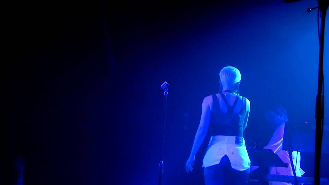 Robyn - Show Me Love/Dancing Queen - Tampa 11/6/2010 - YouTube