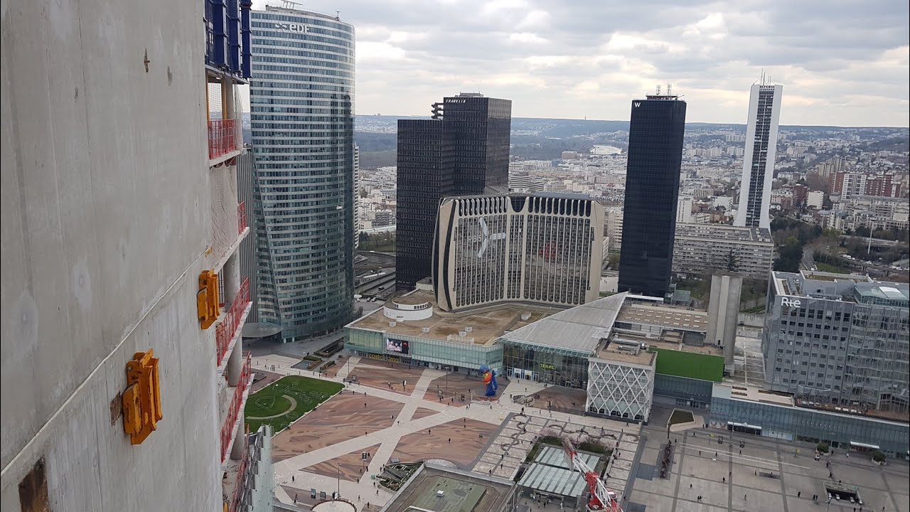Paris-La Défense la tour Trinity - YouTube